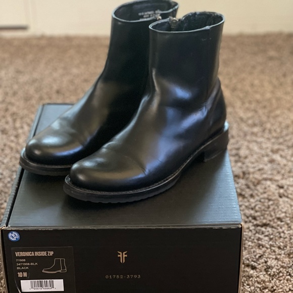 Frye | Shoes | Frye Veronica Booties Inside Zip Gently Worn | Poshmark